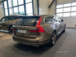 Brown Volvo V90 2017 in Rakvere, with an engine capacity of 2.00 L and mileage of 338 thousand km for 11100 €, photo 5 on AUTOMOTO.COM.LV