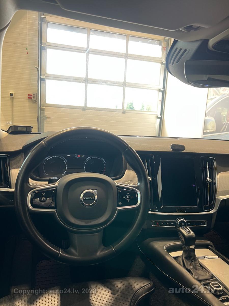 Brown Volvo V90 2017 in Rakvere, with an engine capacity of 2.00 L and mileage of 338 thousand km for 11100 €, photo 8 on AUTOMOTO.COM.LV