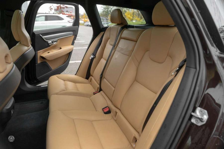 Brown Volvo V90 2018 in Vilnius, with an engine capacity of 1.97 L and mileage of 115 thousand km for 22500 €, photo 20 on AUTOMOTO.COM.LV