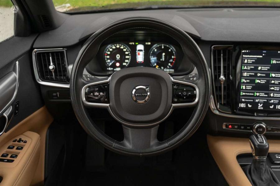 Brown Volvo V90 2018 in Vilnius, with an engine capacity of 1.97 L and mileage of 116 thousand km for 21000 €, photo 23 on AUTOMOTO.COM.LV