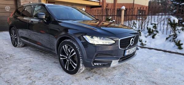 Brown Volvo V90 2018 in Vilnius, with an engine capacity of 1.97 L and mileage of 346 thousand km for 16500 €, photo 3 on AUTOMOTO.COM.LV