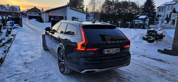 Brown Volvo V90 2018 in Vilnius, with an engine capacity of 1.97 L and mileage of 346 thousand km for 16500 €, photo 5 on AUTOMOTO.COM.LV