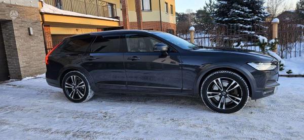Brown Volvo V90 2018 in Vilnius, with an engine capacity of 1.97 L and mileage of 346 thousand km for 16500 €, photo 6 on AUTOMOTO.COM.LV