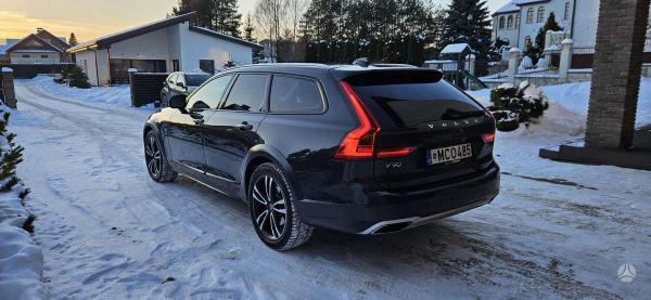 Brown Volvo V90 2018 in Vilnius, with an engine capacity of 1.97 L and mileage of 346 thousand km for 16500 €, photo 7 on AUTOMOTO.COM.LV
