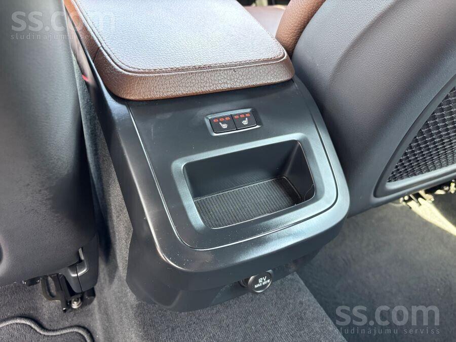 Brown Volvo V90 2018 in Riga, with an engine capacity of 2.00 L and mileage of 232 thousand km for 14950 €, photo 11 on AUTOMOTO.COM.LV