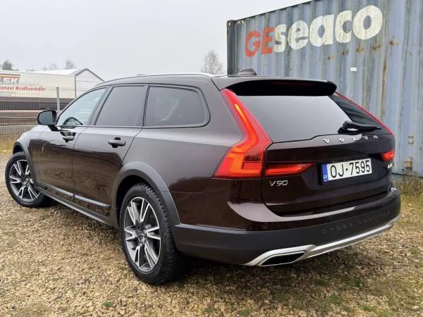 Brūns Volvo V90 2018 Rīga, ar dzinēja tilpumu 2.00 L un nobraukumu 254 tūkst. km par 18995 €, foto 2 vietnē AUTOMOTO.COM.LV