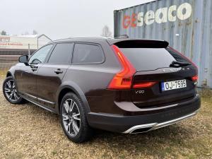 Brown Volvo V90 2018 in Riga, with an engine capacity of 2.00 L and mileage of 254 thousand km for 18995 €, photo 3 on AUTOMOTO.COM.LV