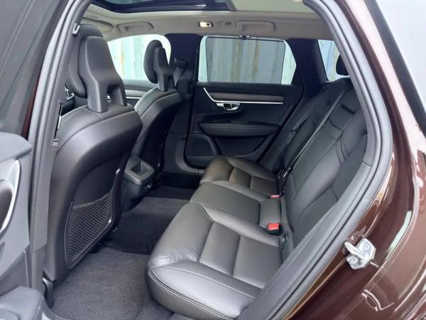 Brūns Volvo V90 2018 Rīga, ar dzinēja tilpumu 2.00 L un nobraukumu 254 tūkst. km par 18995 €, foto 8 vietnē AUTOMOTO.COM.LV