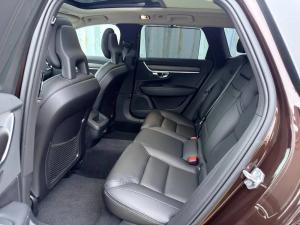 Brown Volvo V90 2018 in Riga, with an engine capacity of 2.00 L and mileage of 254 thousand km for 18995 €, photo 9 on AUTOMOTO.COM.LV