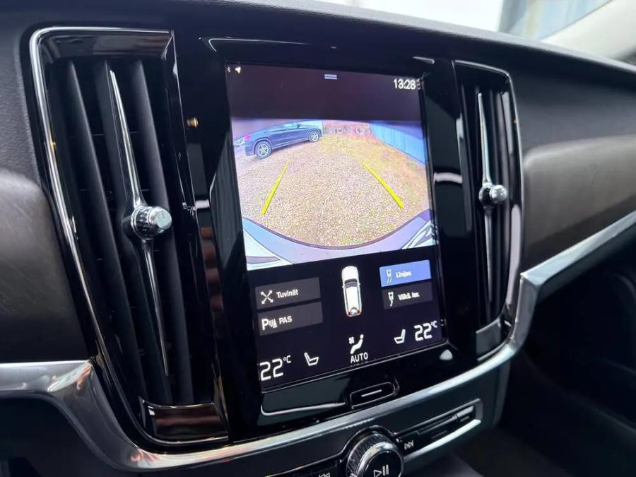 Brown Volvo V90 2018 in Riga, with an engine capacity of 2.00 L and mileage of 254 thousand km for 18995 €, photo 24 on AUTOMOTO.COM.LV