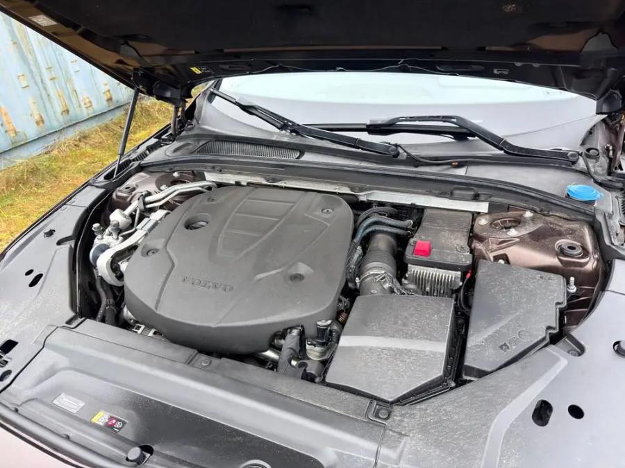 Brown Volvo V90 2018 in Riga, with an engine capacity of 2.00 L and mileage of 254 thousand km for 18995 €, photo 31 on AUTOMOTO.COM.LV