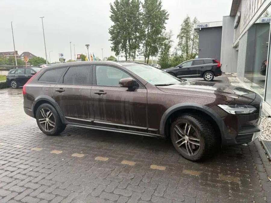 Brūns Volvo V90 2018 Rīga, ar dzinēja tilpumu 2.00 L un nobraukumu 250 tūkst. km par 17995 €, foto 1 vietnē AUTOMOTO.COM.LV