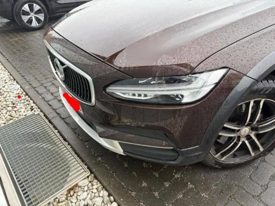 Brūns Volvo V90 2018 Rīga, ar dzinēja tilpumu 2.00 L un nobraukumu 250 tūkst. km par 17995 €, foto 4 vietnē AUTOMOTO.COM.LV