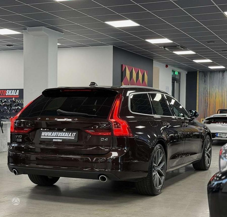 Brown Volvo V90 2018 in Klaipeda, with an engine capacity of 1.97 L and mileage of 304 thousand km for 16500 €, photo 6 on AUTOMOTO.COM.LV
