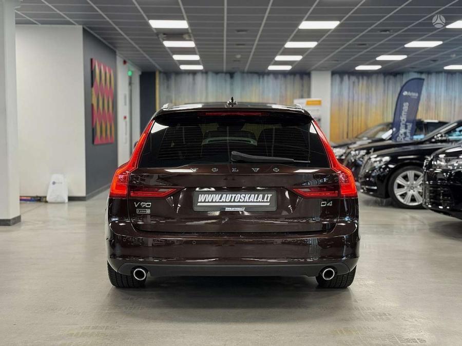 Brown Volvo V90 2018 in Klaipeda, with an engine capacity of 1.97 L and mileage of 304 thousand km for 16500 €, photo 19 on AUTOMOTO.COM.LV