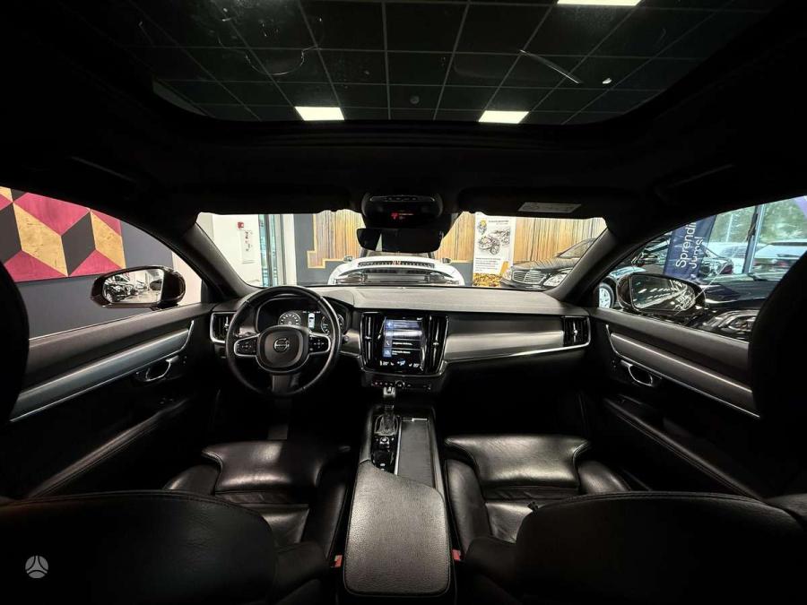 Brown Volvo V90 2018 in Klaipeda, with an engine capacity of 1.97 L and mileage of 304 thousand km for 16500 €, photo 30 on AUTOMOTO.COM.LV