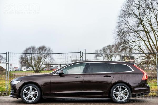 Brown Volvo V90 2019 in Riga, with an engine capacity of 2.00 L and mileage of 234 thousand km for 20990 €, photo 4 on AUTOMOTO.COM.LV
