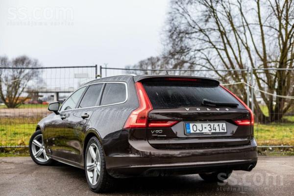 Brown Volvo V90 2019 in Riga, with an engine capacity of 2.00 L and mileage of 234 thousand km for 20990 €, photo 7 on AUTOMOTO.COM.LV