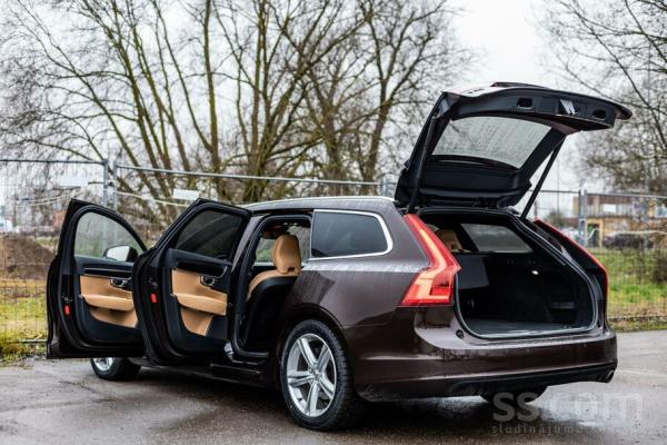 Brown Volvo V90 2019 in Riga, with an engine capacity of 2.00 L and mileage of 234 thousand km for 20990 €, photo 9 on AUTOMOTO.COM.LV