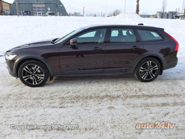 Brown Volvo V90 2019 in Tartu, with an engine capacity of 2.00 L and mileage of 123 thousand km for 34900 €, photo 3 on AUTOMOTO.COM.LV