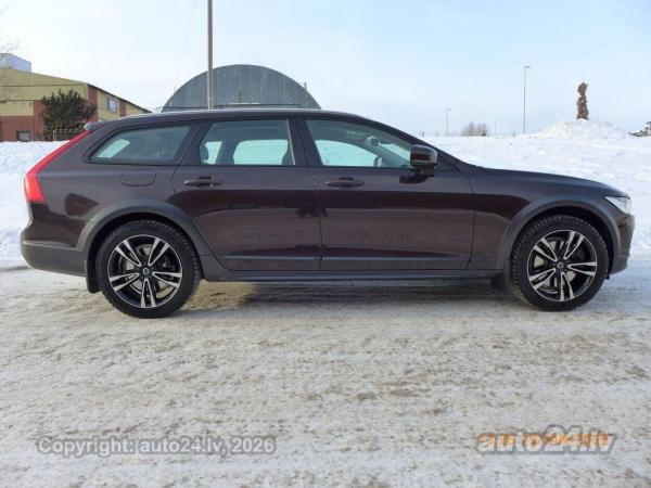 Brown Volvo V90 2019 in Tartu, with an engine capacity of 2.00 L and mileage of 123 thousand km for 34900 €, photo 4 on AUTOMOTO.COM.LV