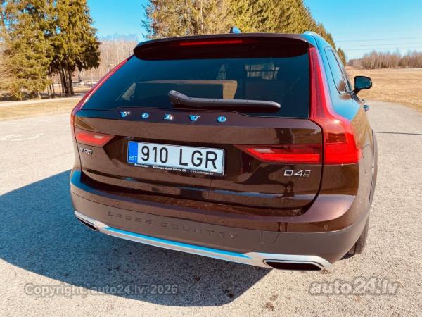 Brown Volvo V90 2019 in Tallinn, with an engine capacity of 2.00 L and mileage of 145 thousand km for 29000 €, photo 5 on AUTOMOTO.COM.LV