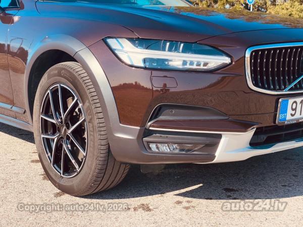 Brown Volvo V90 2019 in Tallinn, with an engine capacity of 2.00 L and mileage of 145 thousand km for 29000 €, photo 7 on AUTOMOTO.COM.LV