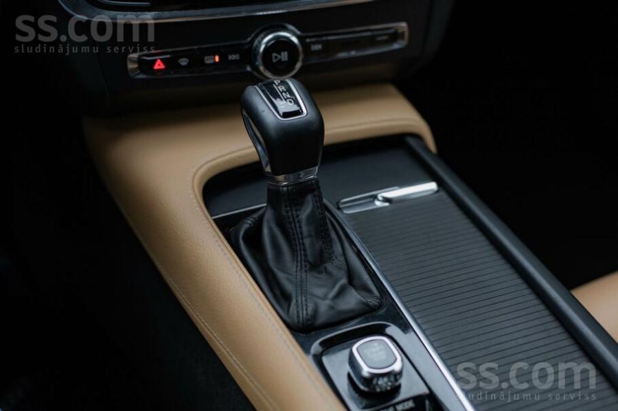 Brūns Volvo V90 2019 Rīga, ar dzinēja tilpumu 2.00 L un nobraukumu 234 tūkst. km par 20990 €, foto 21 vietnē AUTOMOTO.COM.LV
