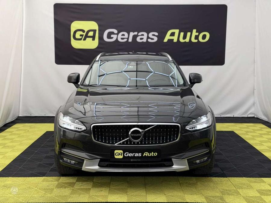Brown Volvo V90 2019 in Vilnius, with an engine capacity of 1.97 L and mileage of 268 thousand km for 19990 €, photo 8 on AUTOMOTO.COM.LV