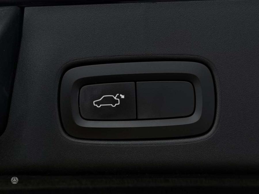 Brown Volvo V90 2019 in Vilnius, with an engine capacity of 1.97 L and mileage of 268 thousand km for 19990 €, photo 14 on AUTOMOTO.COM.LV