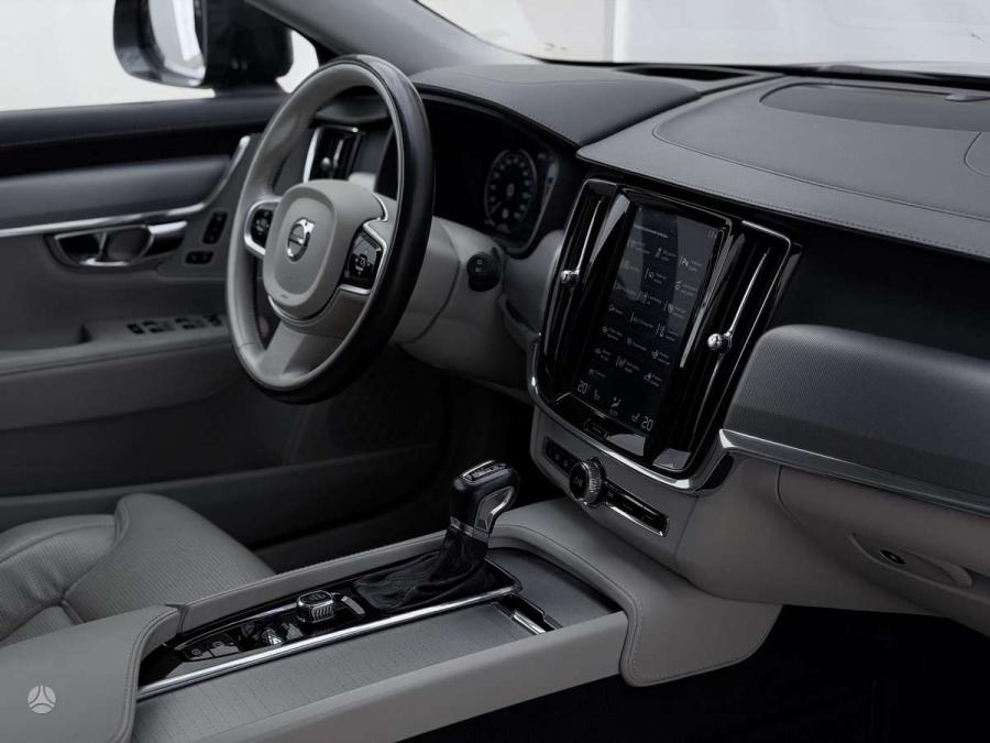 Brown Volvo V90 2019 in Vilnius, with an engine capacity of 1.97 L and mileage of 268 thousand km for 19990 €, photo 19 on AUTOMOTO.COM.LV
