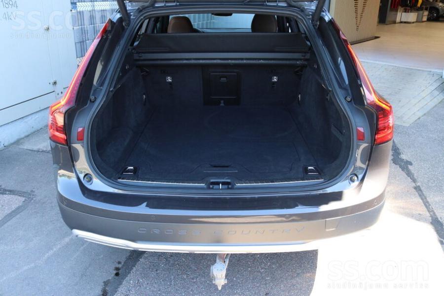 Brūns Volvo V90 2021 Rīga, ar dzinēja tilpumu 2.00 L un nobraukumu 91 tūkst. km par 26990 €, foto 30 vietnē AUTOMOTO.COM.LV