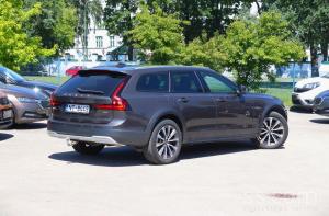 Brūns Volvo V90 2021 Rīga, ar dzinēja tilpumu 2.00 L un nobraukumu 91 tūkst. km par 26990 €, foto 33 vietnē AUTOMOTO.COM.LV