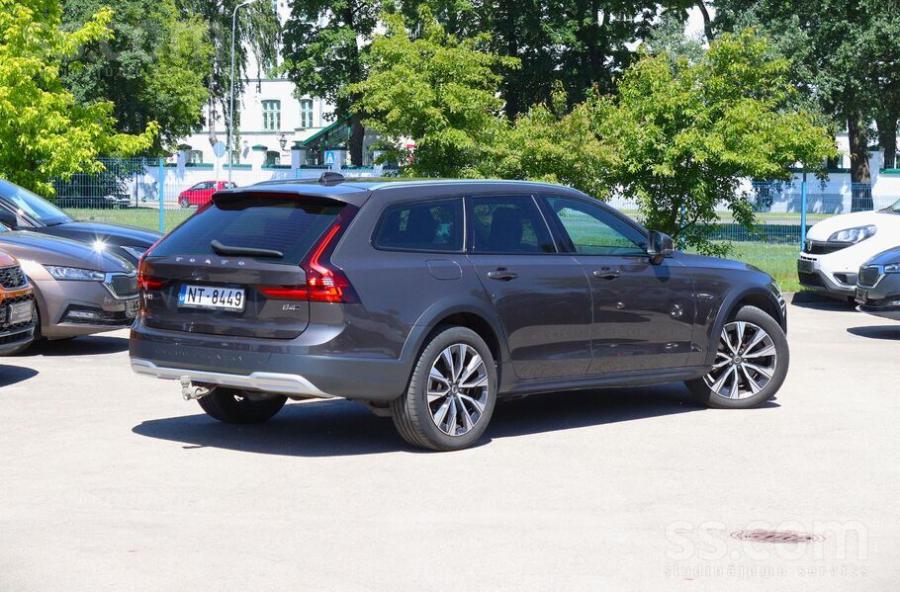 Brūns Volvo V90 2021 Rīga, ar dzinēja tilpumu 2.00 L un nobraukumu 91 tūkst. km par 26990 €, foto 33 vietnē AUTOMOTO.COM.LV