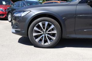 Brūns Volvo V90 2021 Rīga, ar dzinēja tilpumu 2.00 L un nobraukumu 91 tūkst. km par 26990 €, foto 34 vietnē AUTOMOTO.COM.LV