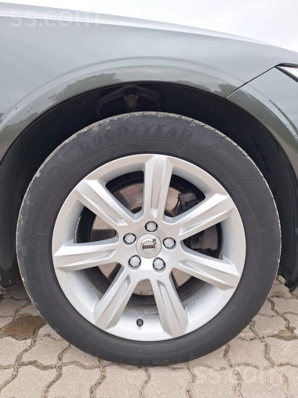 Green Volvo V90 2017 in Ventspils, with an engine capacity of 2.00 L and mileage of 409 thousand km for 11600 €, photo 9 on AUTOMOTO.COM.LV