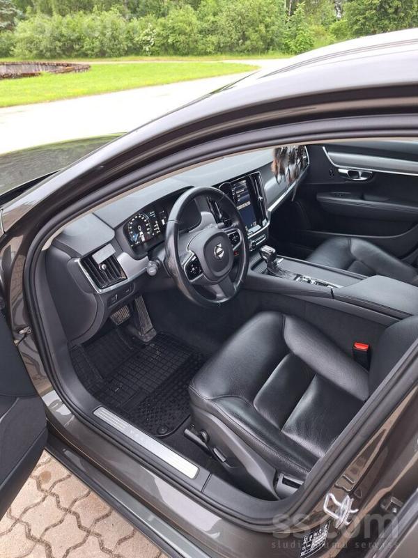 Green Volvo V90 2017 in Ventspils, with an engine capacity of 2.00 L and mileage of 409 thousand km for 11600 €, photo 10 on AUTOMOTO.COM.LV