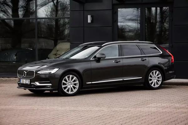 Zaļš Volvo V90 2018 Jelgava, ar dzinēja tilpumu 2.00 L un nobraukumu 231 tūkst. km par 15900 €, foto 2 vietnē AUTOMOTO.COM.LV