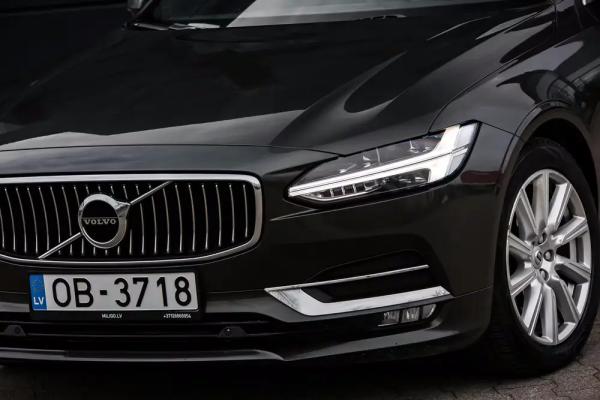 Zaļš Volvo V90 2018 Jelgava, ar dzinēja tilpumu 2.00 L un nobraukumu 231 tūkst. km par 15900 €, foto 3 vietnē AUTOMOTO.COM.LV