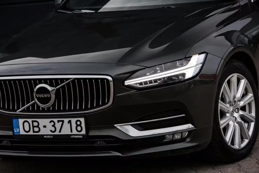 Zaļš Volvo V90 2018 Jelgava, ar dzinēja tilpumu 2.00 L un nobraukumu 231 tūkst. km par 15900 €, foto 4 vietnē AUTOMOTO.COM.LV