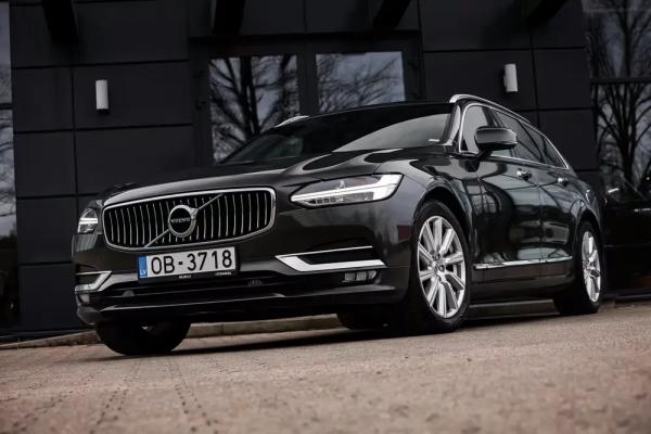 Zaļš Volvo V90 2018 Jelgava, ar dzinēja tilpumu 2.00 L un nobraukumu 231 tūkst. km par 15900 €, foto 4 vietnē AUTOMOTO.COM.LV