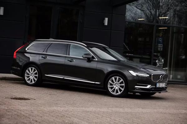 Zaļš Volvo V90 2018 Jelgava, ar dzinēja tilpumu 2.00 L un nobraukumu 231 tūkst. km par 15900 €, foto 5 vietnē AUTOMOTO.COM.LV