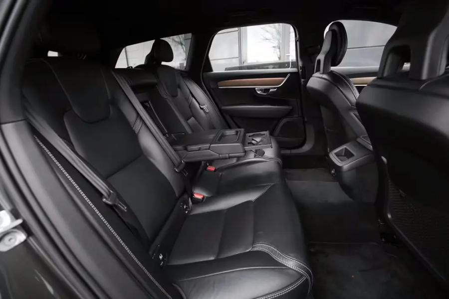 Zaļš Volvo V90 2018 Jelgava, ar dzinēja tilpumu 2.00 L un nobraukumu 231 tūkst. km par 15900 €, foto 15 vietnē AUTOMOTO.COM.LV