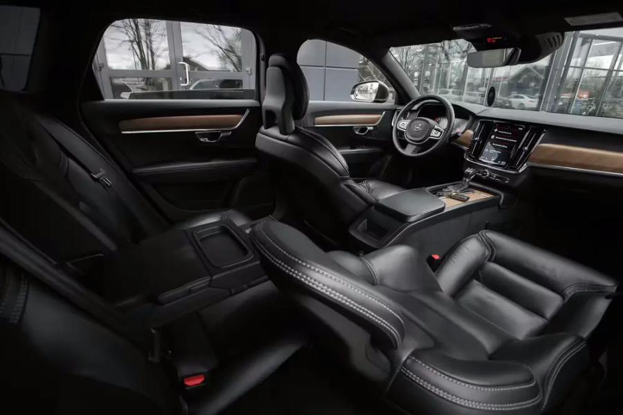 Zaļš Volvo V90 2018 Jelgava, ar dzinēja tilpumu 2.00 L un nobraukumu 231 tūkst. km par 15900 €, foto 16 vietnē AUTOMOTO.COM.LV