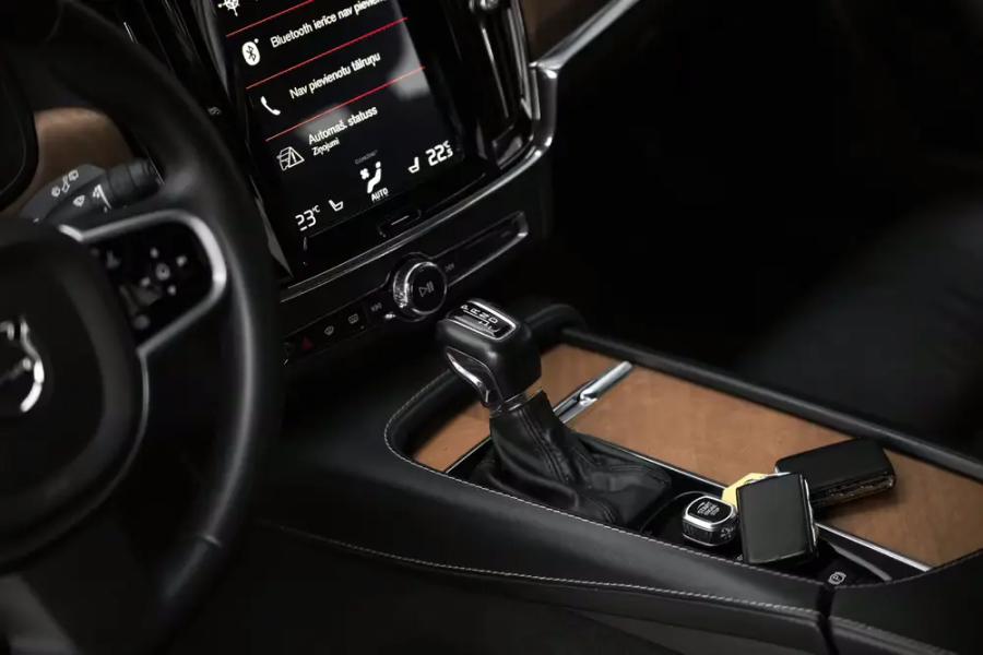 Zaļš Volvo V90 2018 Jelgava, ar dzinēja tilpumu 2.00 L un nobraukumu 231 tūkst. km par 15900 €, foto 18 vietnē AUTOMOTO.COM.LV