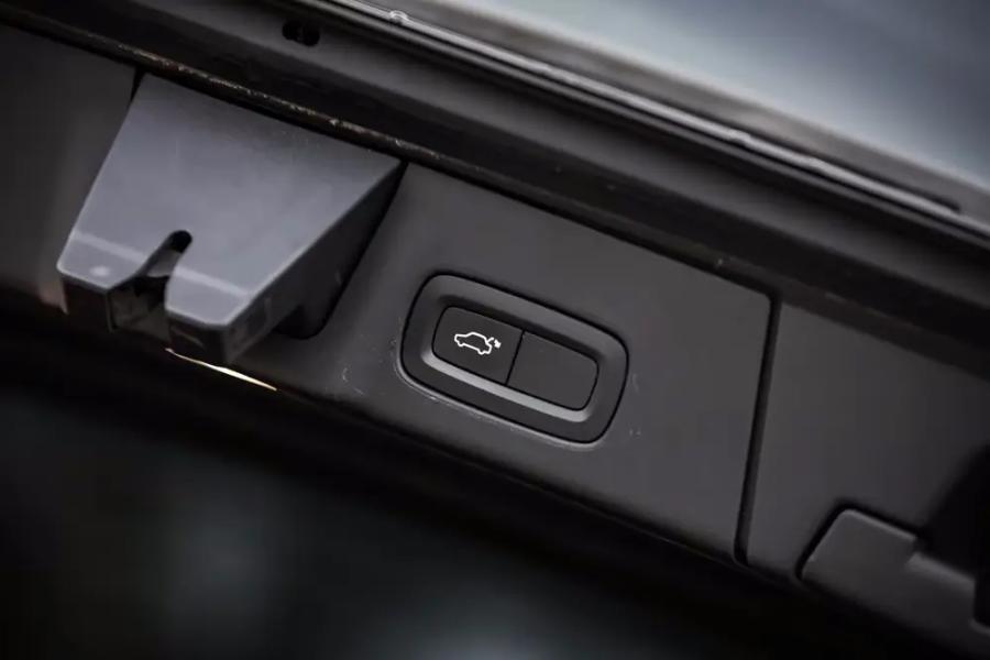 Zaļš Volvo V90 2018 Jelgava, ar dzinēja tilpumu 2.00 L un nobraukumu 231 tūkst. km par 15900 €, foto 23 vietnē AUTOMOTO.COM.LV