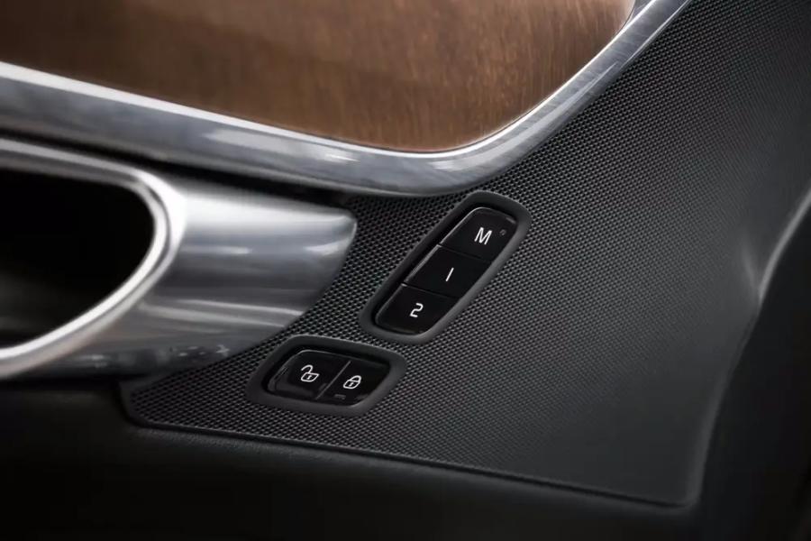 Zaļš Volvo V90 2018 Jelgava, ar dzinēja tilpumu 2.00 L un nobraukumu 231 tūkst. km par 15900 €, foto 26 vietnē AUTOMOTO.COM.LV