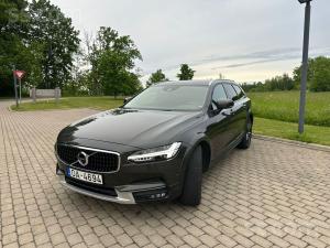 Zaļš Volvo V90 2019 Talsi, ar dzinēja tilpumu 2.00 L un nobraukumu 187 tūkst. km par 24100 €, foto  vietnē AUTOMOTO.COM.LV