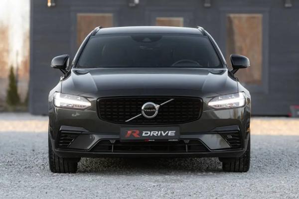 Zaļš Volvo V90 2020 Jelgava, ar dzinēja tilpumu 2.00 L un nobraukumu 172 tūkst. km par 22900 €, foto 2 vietnē AUTOMOTO.COM.LV