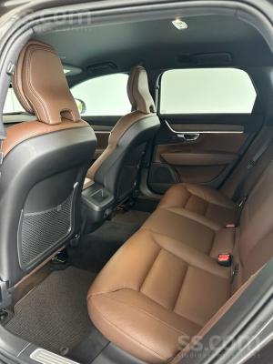 Green Volvo V90 2021 in Riga, with an engine capacity of 2.00 L and mileage of 161 thousand km for 32990 €, photo 17 on AUTOMOTO.COM.LV